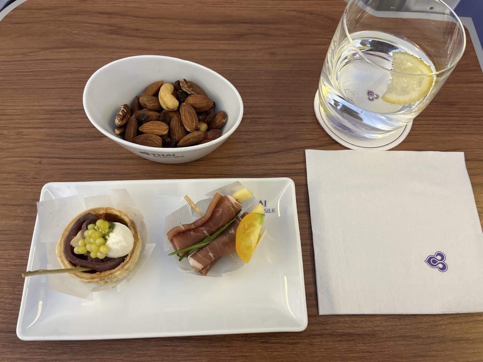 タイ航空 羽田→バンコクビジネスクラス搭乗記 TG683｜マリオットボンヴォイとスターアライアンスを中心に世界のホテルやエアラインをレビュー